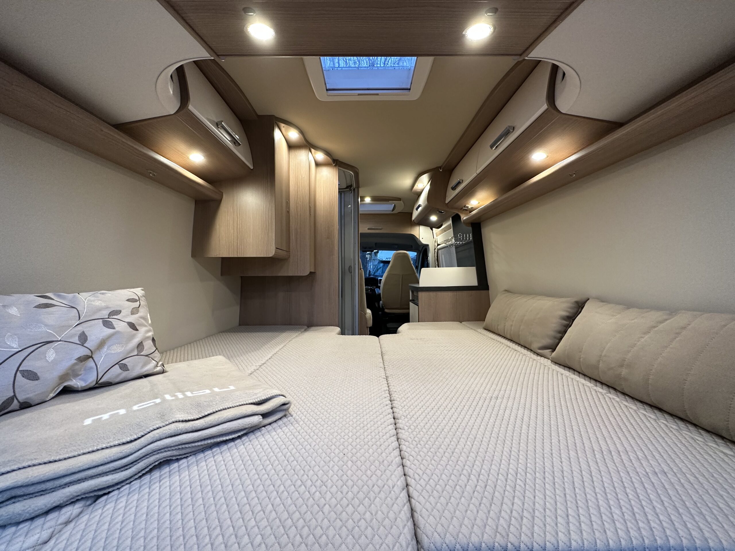 Malibu Van 600 LE Low-Bed / LÄNGSBETTEN - carbor-bodensee.com